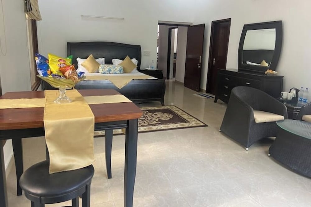 Hi5 Stays Farm Gurgaon w/Huge Pool/PetLoving/Party - Sohna | Stayz