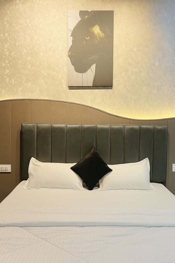 Let'stay- Noida - Noida