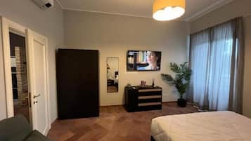 Apartamento, Vista para a cidade | Cofre no quarto, ferro/tábua de engomar, Wi-fi grátis