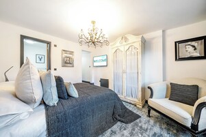 1 quarto, individualmente decorados, individualmente mobiliados