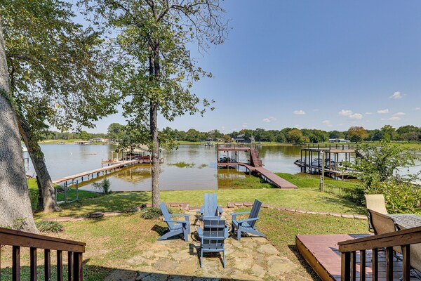 Lakefront Escape W/ Game Room & Dock In Mabank! - Log Cabin, TX