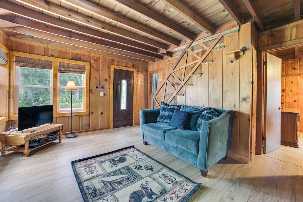 Cozy Lupton Cabin Near Trails & Lake - Michigan