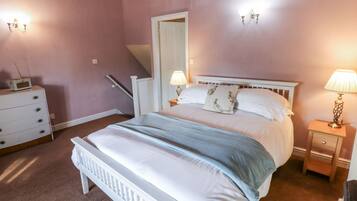 1 quarto, com decoração personalizada, com mobília individualizada