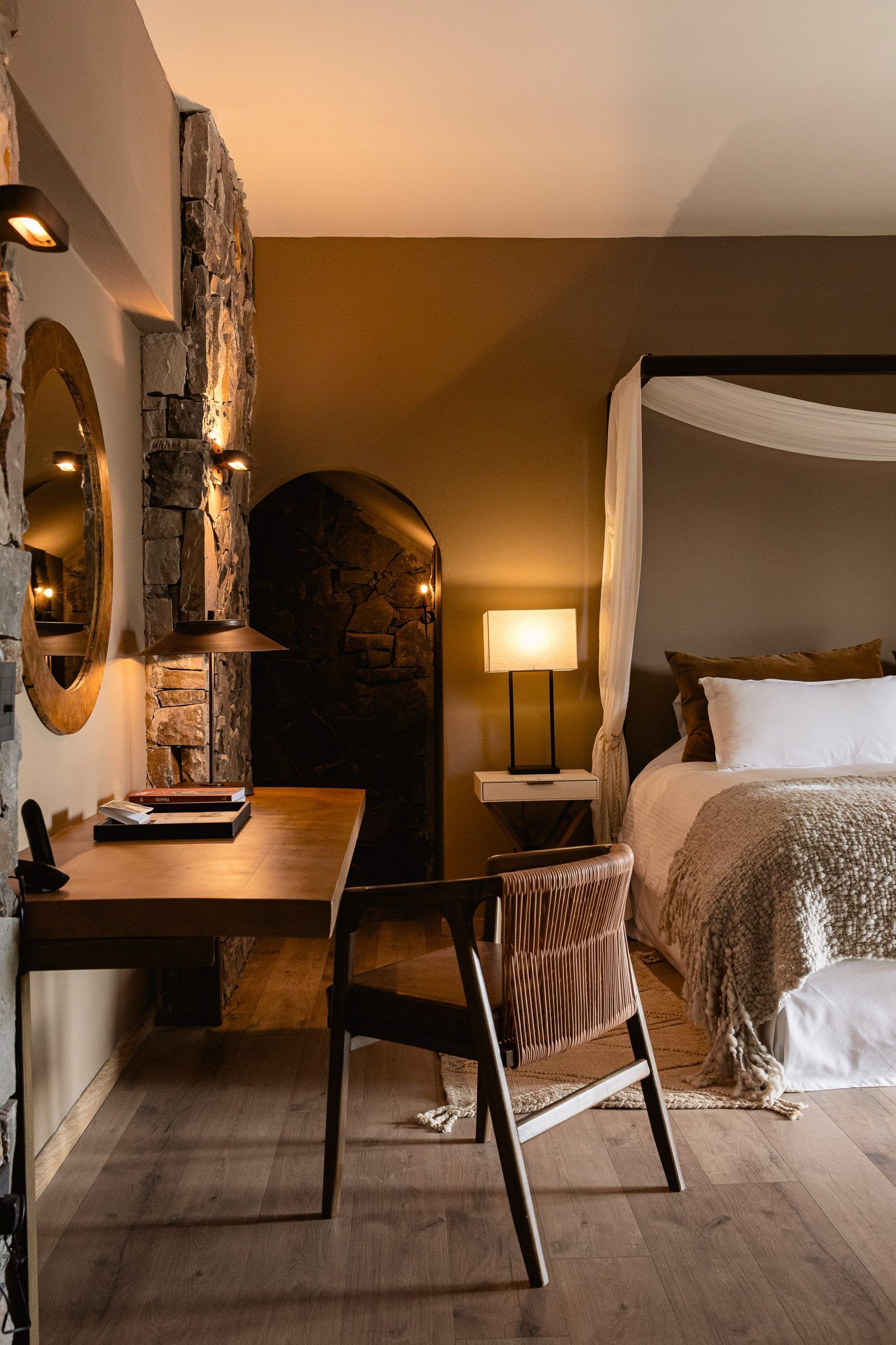 Vila, 2 quartos | Frigobar (abastecido com itens grátis), escrivaninha