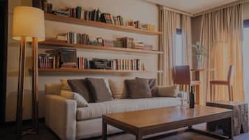 Vineyard Villa | Escrivaninha, ferros/tábuas de passar roupa, Wi-Fi de cortesia