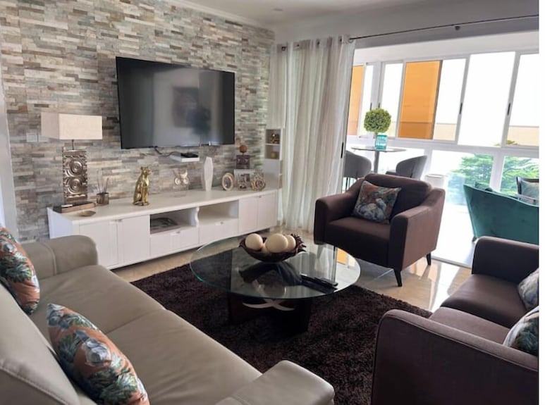 City Center Apartment With Sea View - 自由市