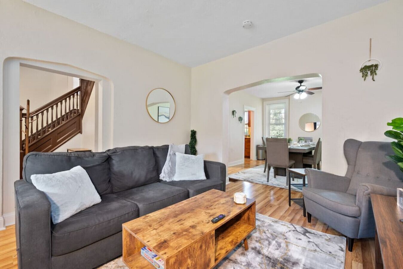 3 Story Home W/ 11 Beds! | Close To Pitt & Cmu! - Pittsburgh, PA