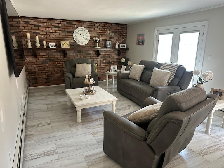 Spacious 4-bedroom Townhome, 5 Min Walk From Bethpage Black - Cold Spring Harbor Fish Hatchery & Aquarium