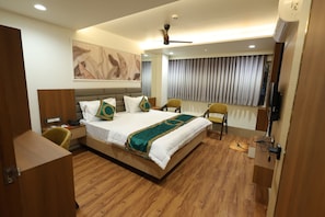 Quarto casal luxo | Wi-Fi de cortesia, roupa de cama