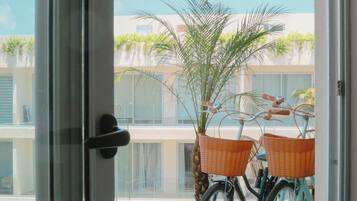 Apartamento Exclusivo em Condomínio Fechado, vista para o jardim | Varanda