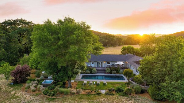 Glen Ellen Escape By Avantstay 5br Retreat W/ Pool, Hot Tub, Hammocks & Vineyard Views - Santa Rosa, CA
