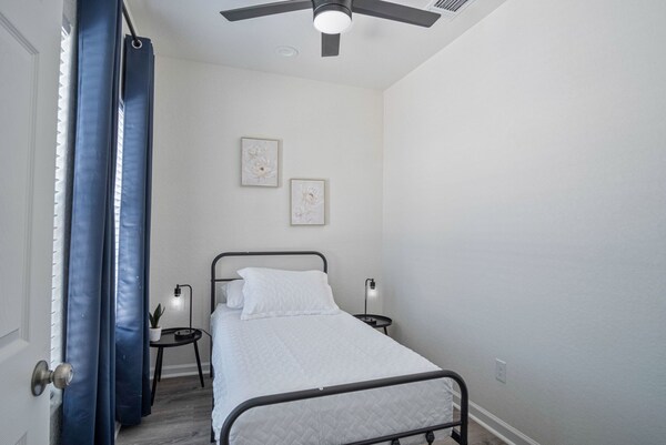 Generous 5br 3ba Haven Close To Alamo Riverwalk - Green Acres Golf and Games - San Antonio