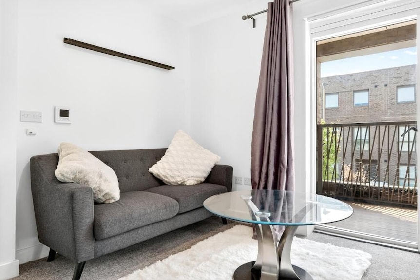 Stylish 2br Flat Near Catford Station - Easy Access To Central London - ブロムリー