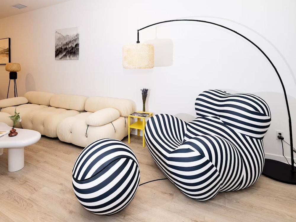 Near Ont Modern Designer Stay Bright Chic Spacious - Mount Baldy, CA