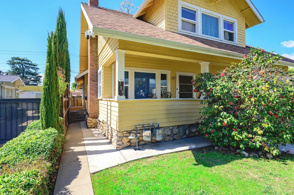 Near La Cozy Home With Full Kitchen & Laundry - San Marino, CA