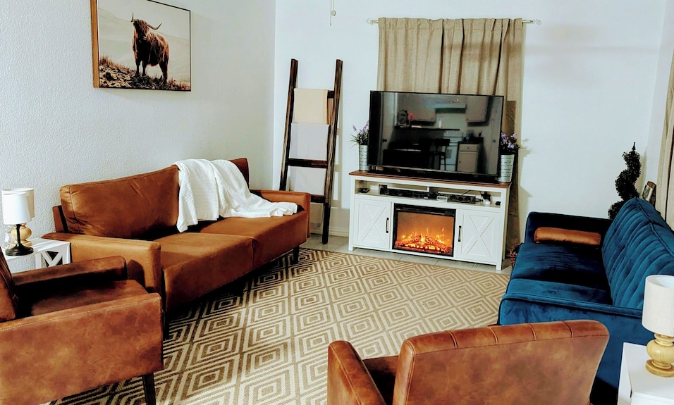 Tranquil Rustic 3-bedroom House Near Historic Stockyards - Saginaw, TX