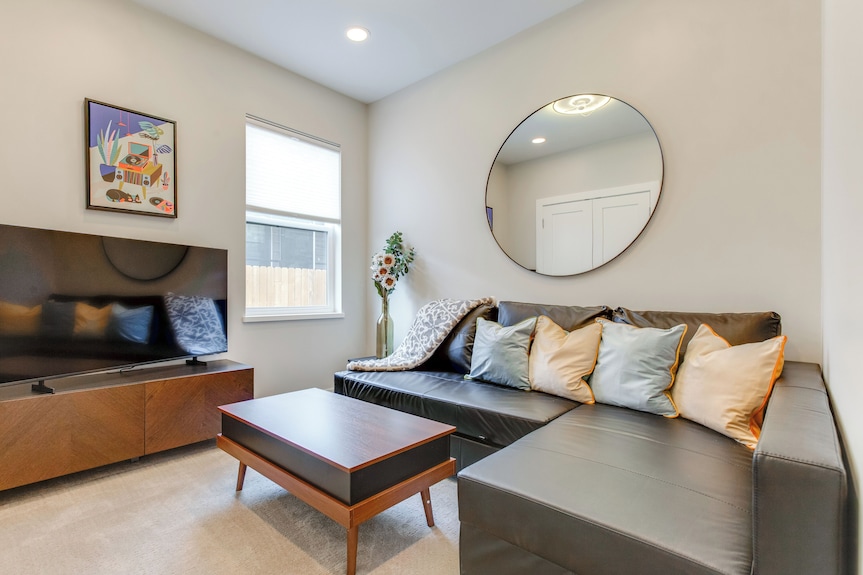 Walk To Med Ctrs & Dtwn Englewood: Modern Home - Englewood, CO