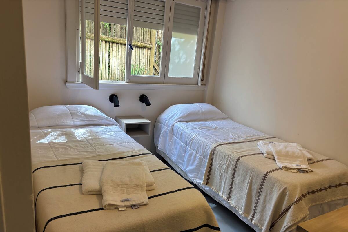 Cofre no quarto, cortinas/cortinados opacos, Wi-fi grátis