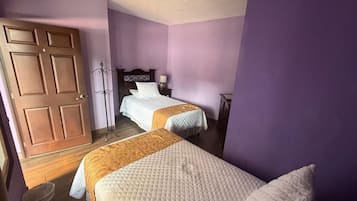 Quarto Duplo, vista para a colina | Edredões de penas, camas de colchão pillowtop, Wi-fi grátis