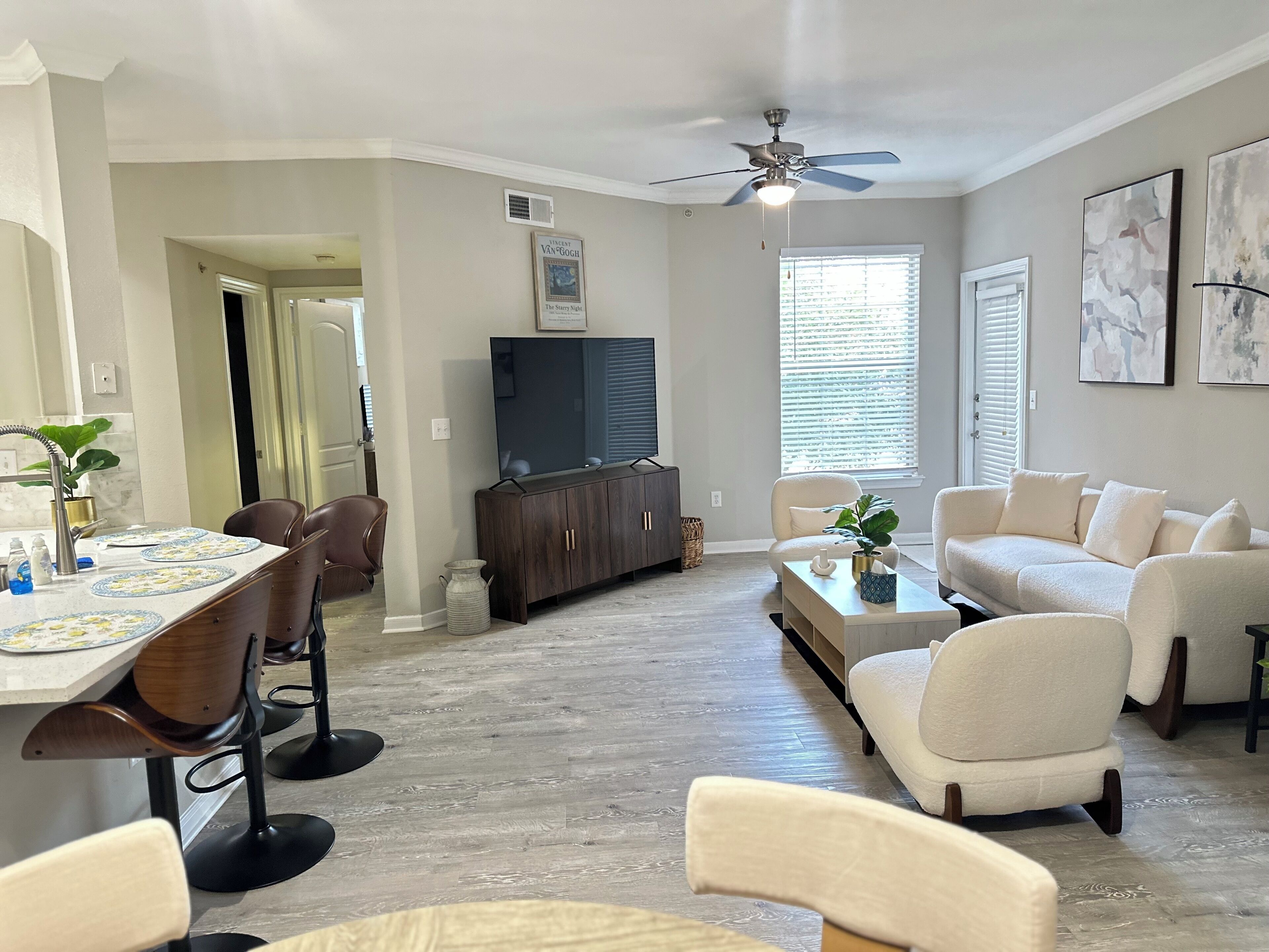 Spacious 2br Near Woodlands Pool, Gym & Parking - The Woodlands, TX