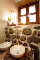 Chuveiro, produtos de toalete grátis