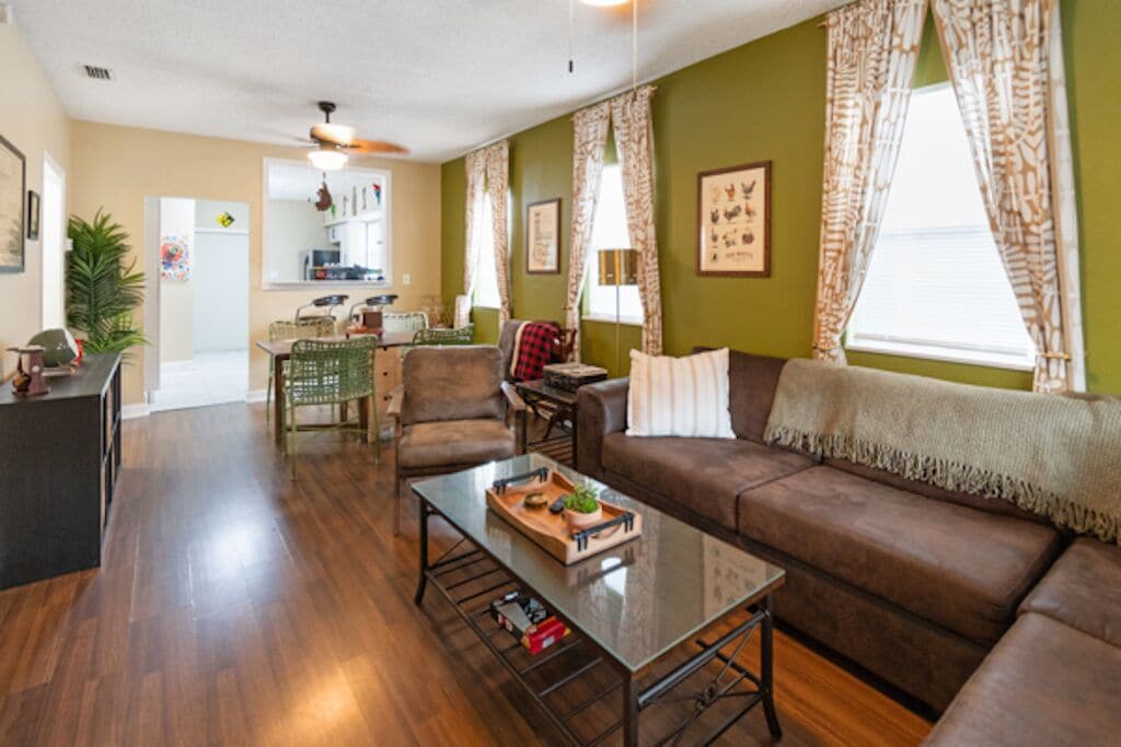 Cozy Tampa Getaway Mins From Downtown & Beaches - Raymond James Stadium - Tampa