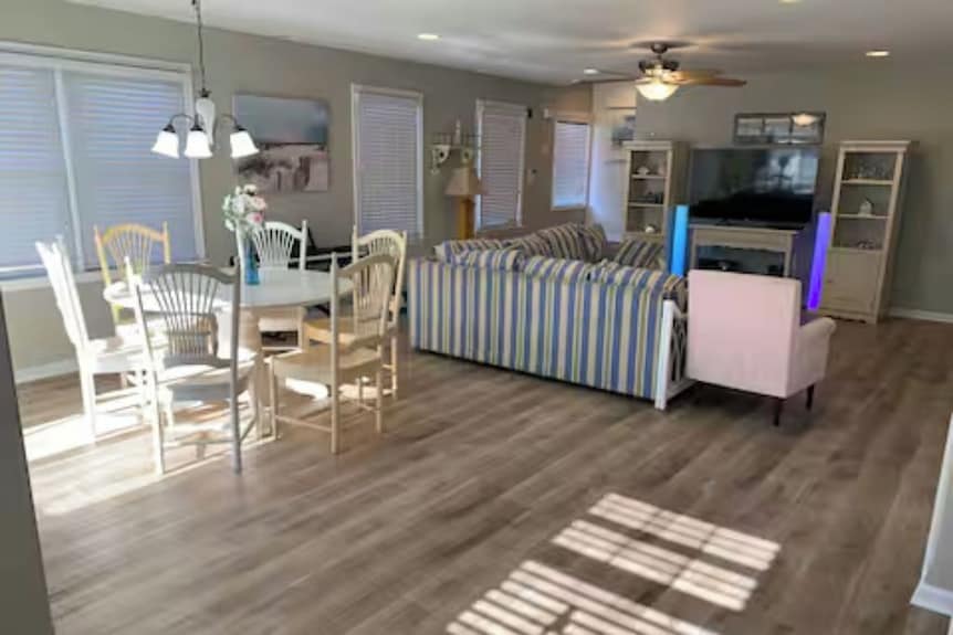 Beautiful Condo Only 1.5 Block To Boardwalk - Wildwood, NJ