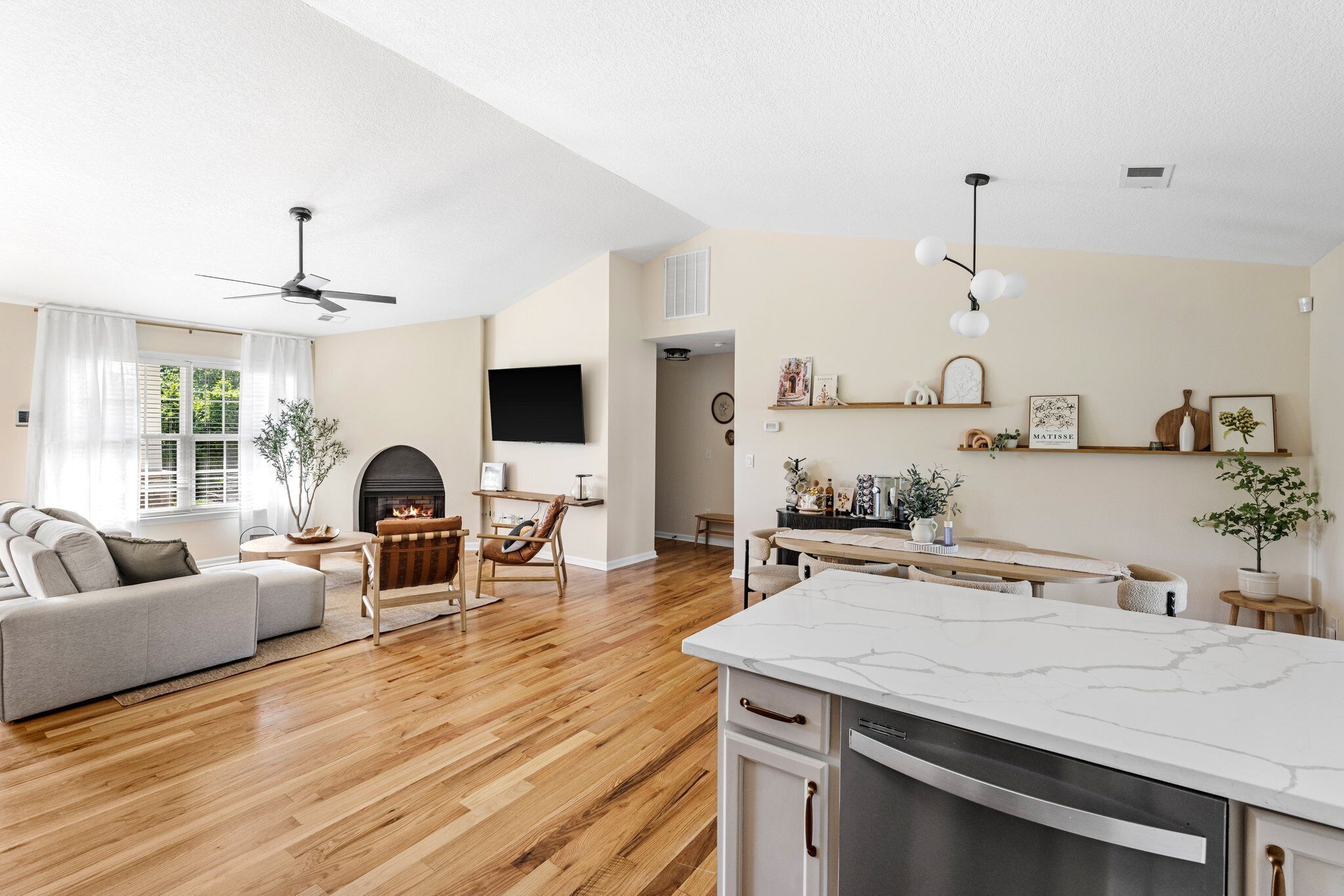 Luxury Getaway With Huge, Fully Fenced Yard, Pool & Porch In Greer Sc - Greer, SC