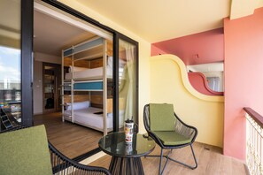 Deluxe 4 Bed Mixed Dorm (with Balcony) | Vista da sacada