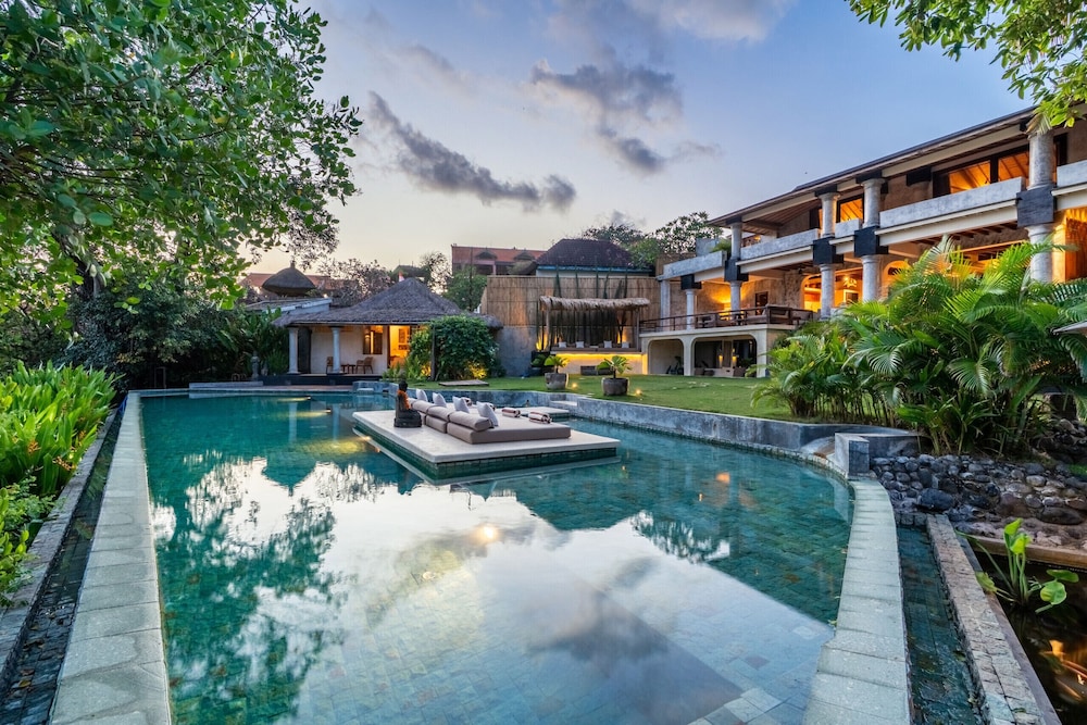5BR Seseh Beach Villa-Sea View & Infinity Pool - Cemagi | Vrbo