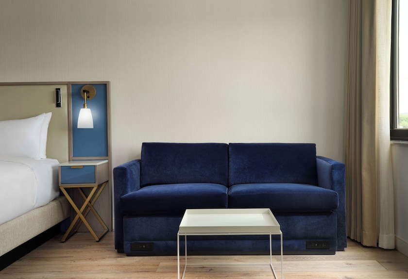 Relaxing Pet Friendly King Room W/ Easy Train Ride To New York City - White Plains, NY