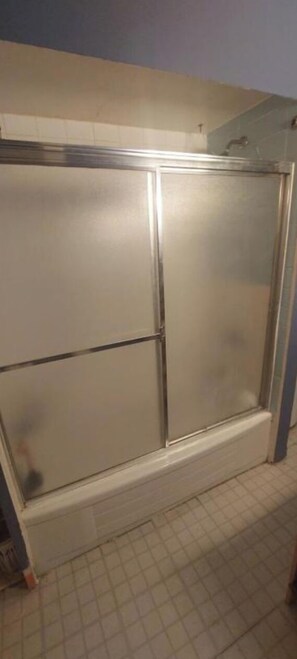Quarto Económico, em dormitório misto, não fumadores | Casa de banho