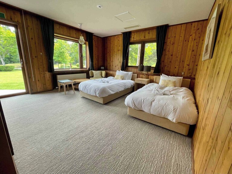 Tulip Room At Lake Toya / Abutagun Toyakocho Hokkaidō - Date