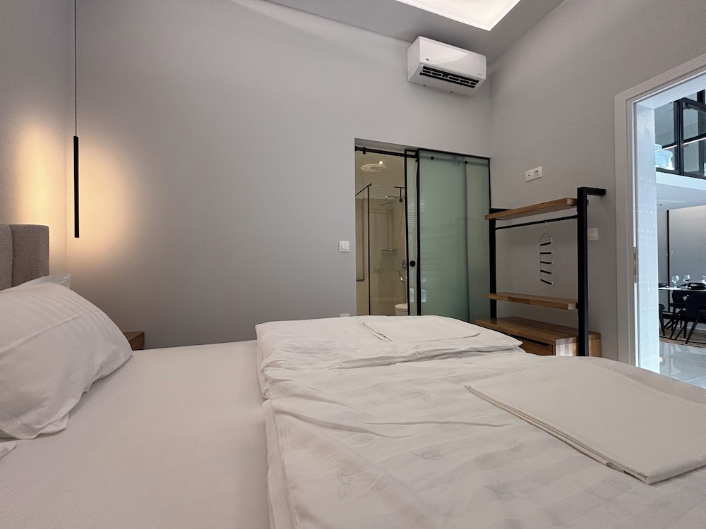 Stylish loft with gallery and modern living ambience in Rhodes Town ...