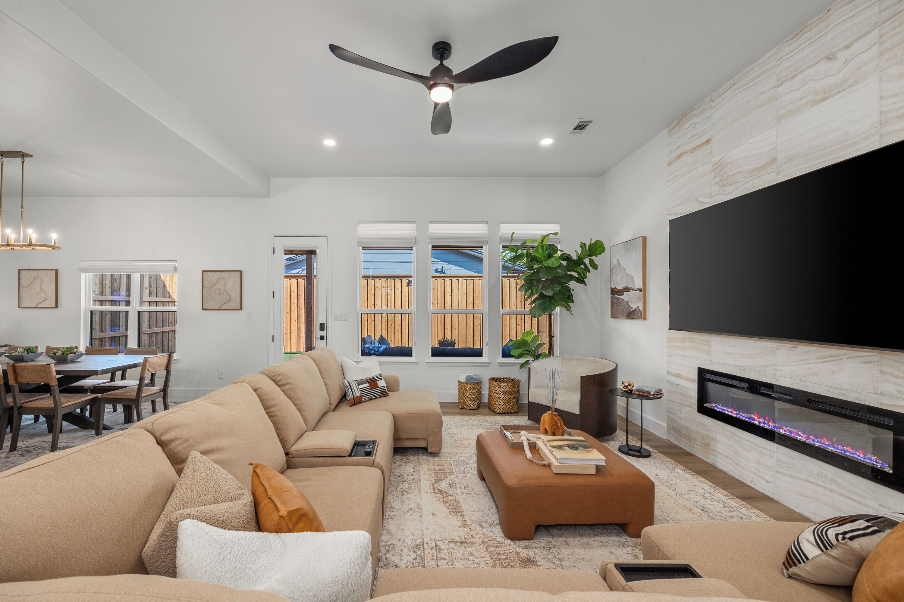 Luxury Mansion Walkable To At&t Stadium + Hot Tub - Arlington, TX