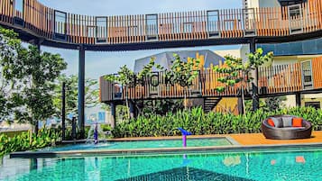 2 piscinas exteriores