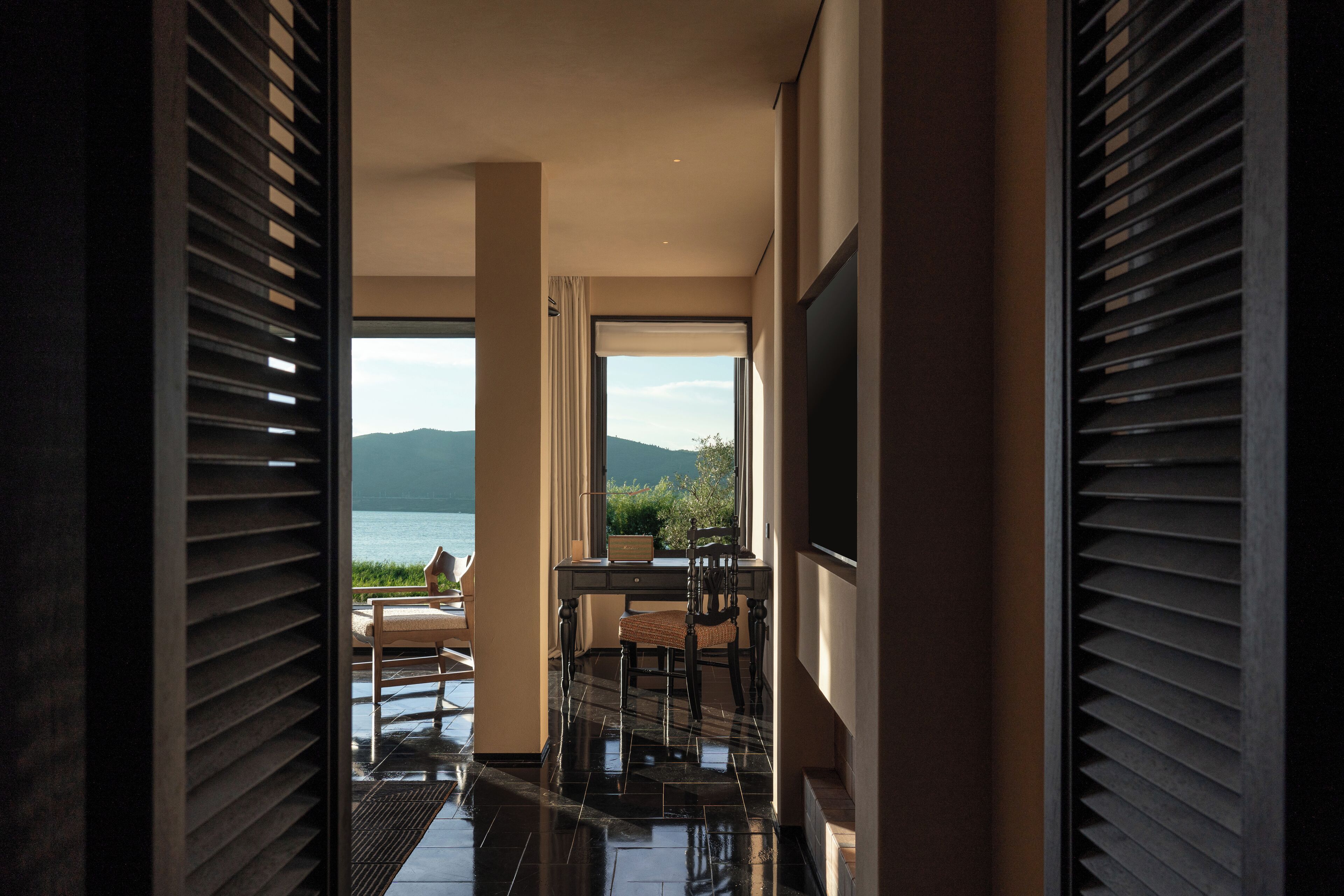 Quarto casal premier, vista para o oceano | Frigobar (abastecido com itens grátis), cofres nos quartos, escrivaninha