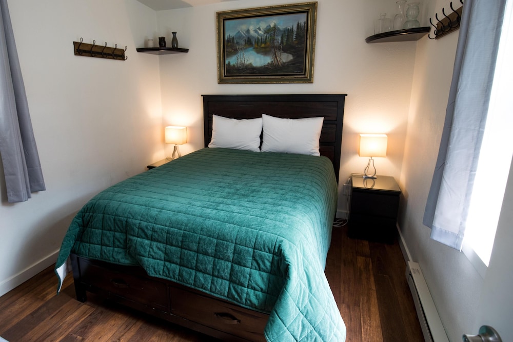 Miners Cabin at Base Camp Lodging Company - Clear Creek County | Vrbo