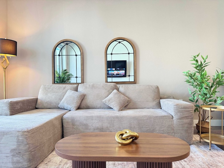 Upscale Escape 10 Min From Disneyland W/pool & Gym - Irvine