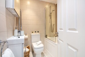 Apartamento Cidade, 1 cama de casal e sofá-cama, não fumadores, Vista para a cidade | Casa de banho