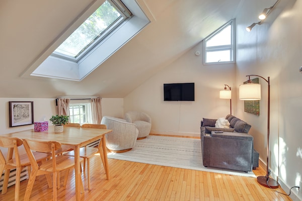 Hike & Leaf Peep: Couples Retreat In Waterbury! - Waterbury Village Historic District