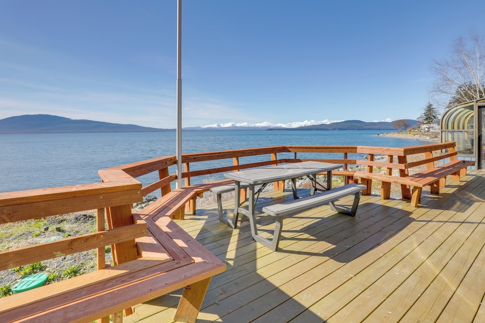 9 Mi To Mendenhall Glacier: Waterfront Juneau Home - Juneau, AK