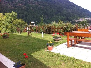 Villa, vista para o vale | Vista para o jardim