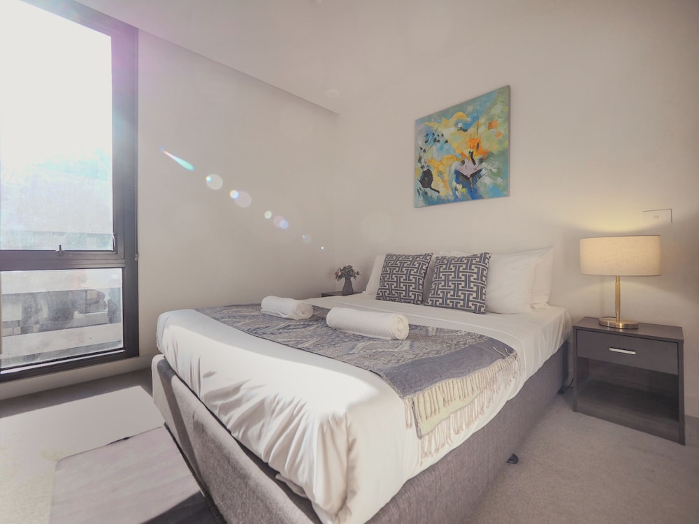 This centrally located apartment offers unmatched convenience in the ...