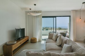 Split-level apartment with spa & private rooftop Reviews, Deals ...