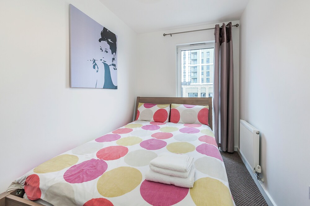 Riverside Modern 2 bedroom apartment near O2, Excel - London | Vrbo