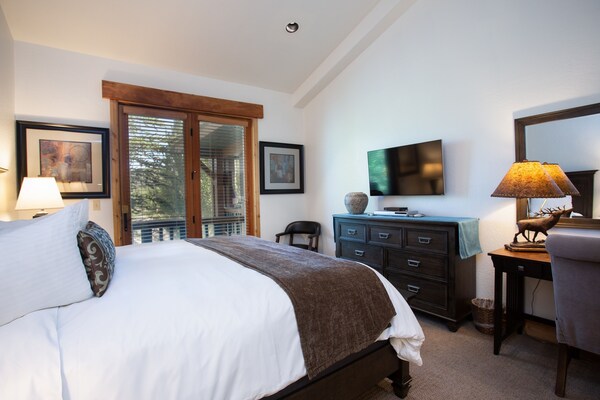 The Lodges At Deer Valley Hotel Room - Deer Valley, UT