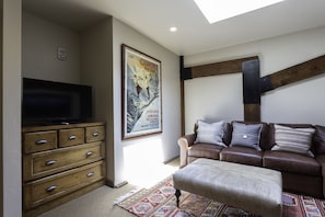 Condo, 3 quartos | Área de estar | Smart TV
