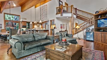 Casa, 6 quartos | Sala de estar | Smart TV