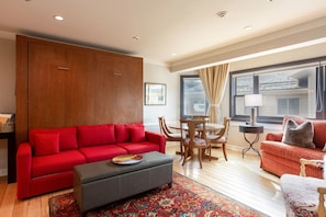 Condo, 1 quarto | Área de estar | Smart TV